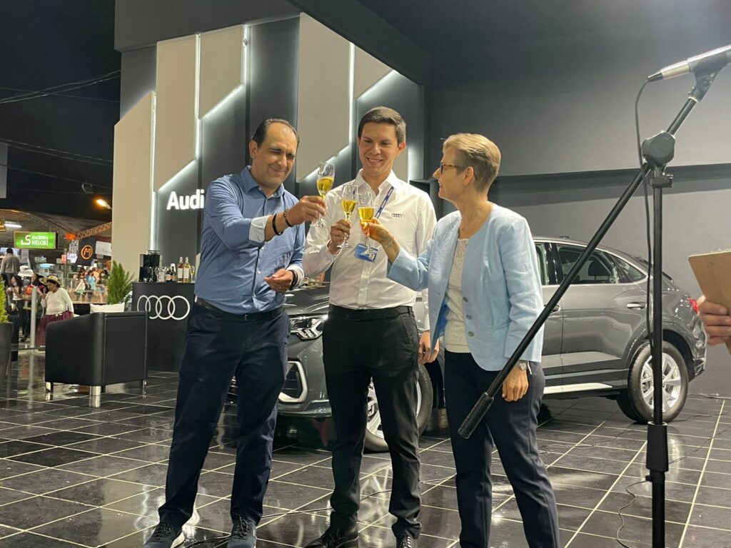 Audi con espacio tecnológico y moderno en el sector automotriz en ...