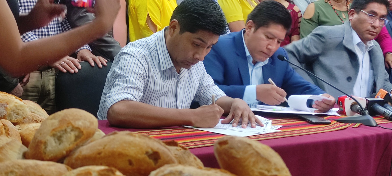 Gobierno y Panificadores Garantizan Precio del Pan de Batalla en Bs 0,50